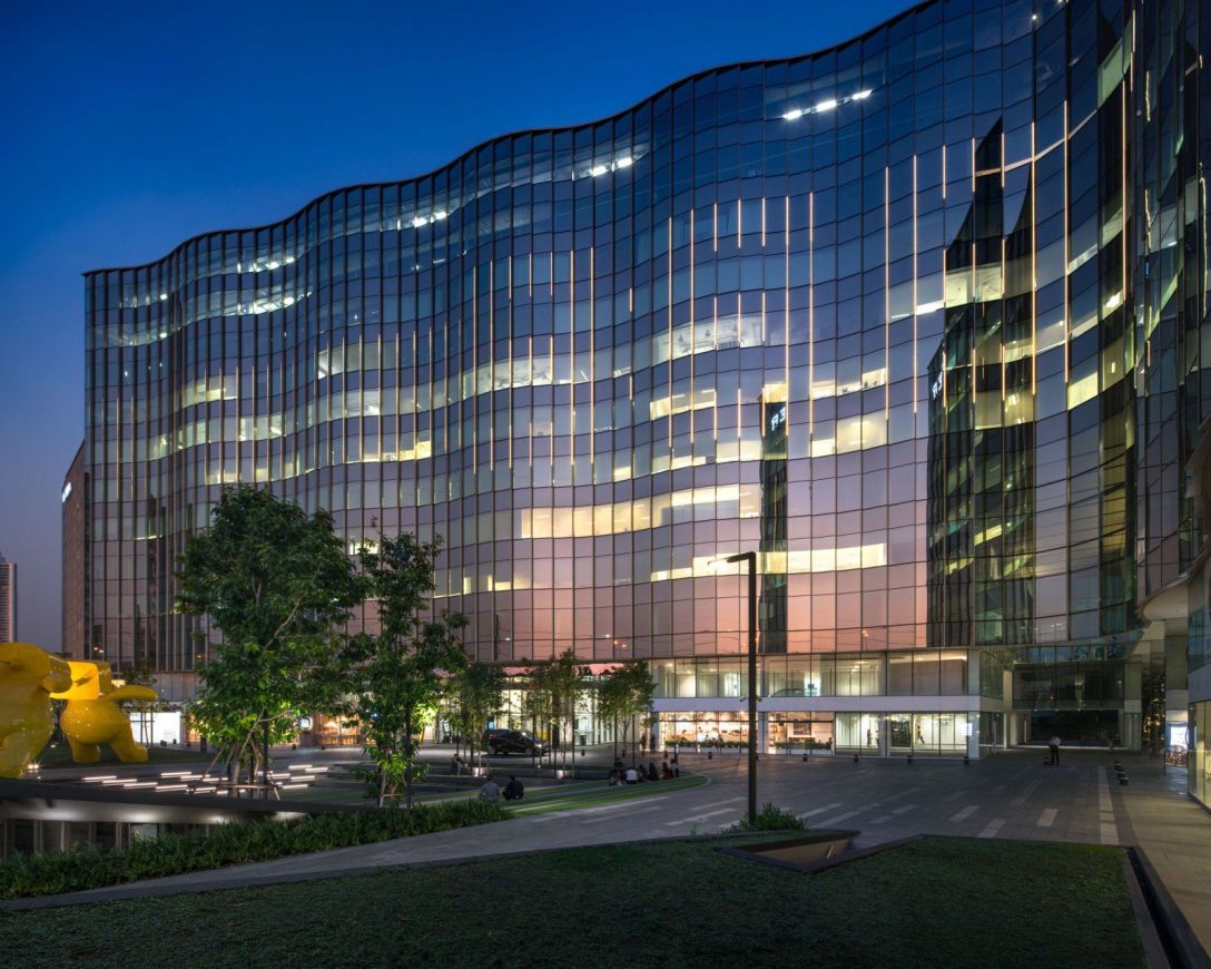 泰国曼谷FYI中心办公写字楼前广场景观 / Shma Company Limited – mooool木藕设计网