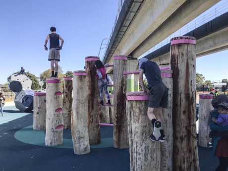 Dandenong Railway & Linear Park by ASPECT Studios – mooool