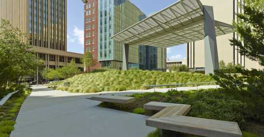 Sandridge Energy Commons by Hoerr Schaudt Landscape Architects – mooool
