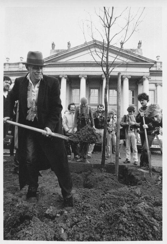 7000 OAKS by BUREAU – mooool