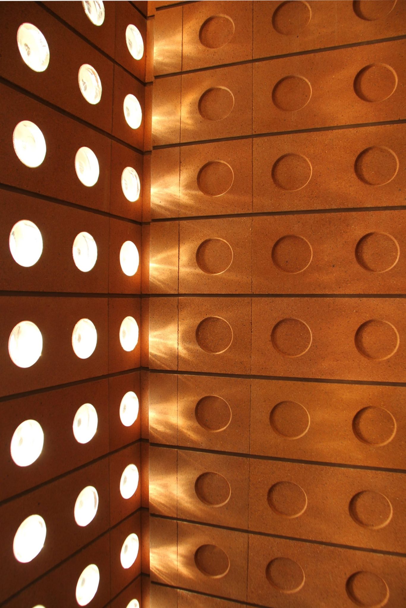 德黑兰环保砖建筑，二维立面到三维空间的渗透 / Hooba Design Group – mooool木藕设计网