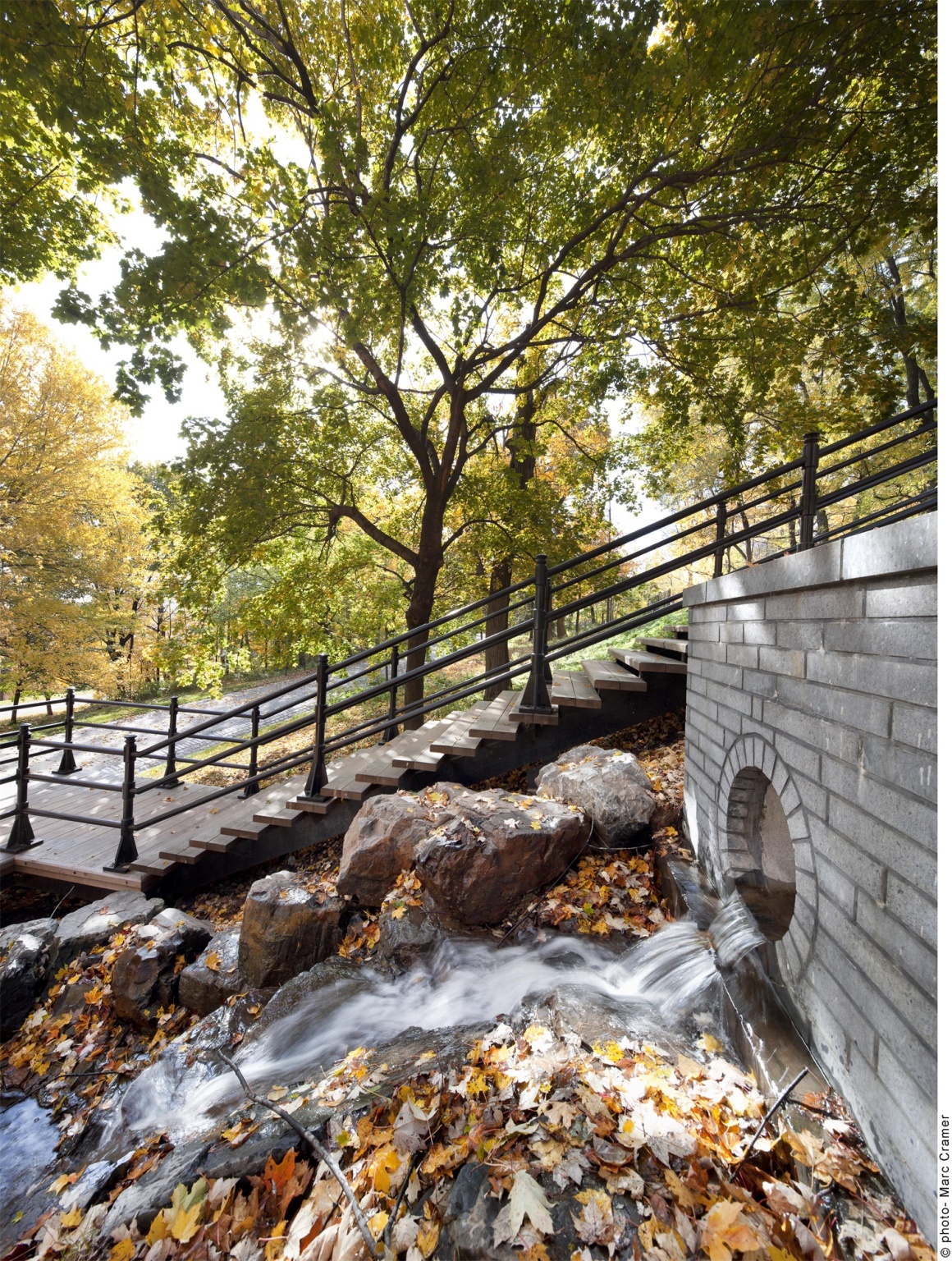 Peel Entrance and Give Peace a Chance in Mount Royal Park by Lemay + CHA – mooool