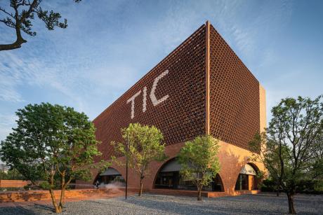 精神与韵律的空间乐章—TIC时代·全球创客小镇艺术中心 / BOX盒子实践景观事务所 – mooool木藕设计网