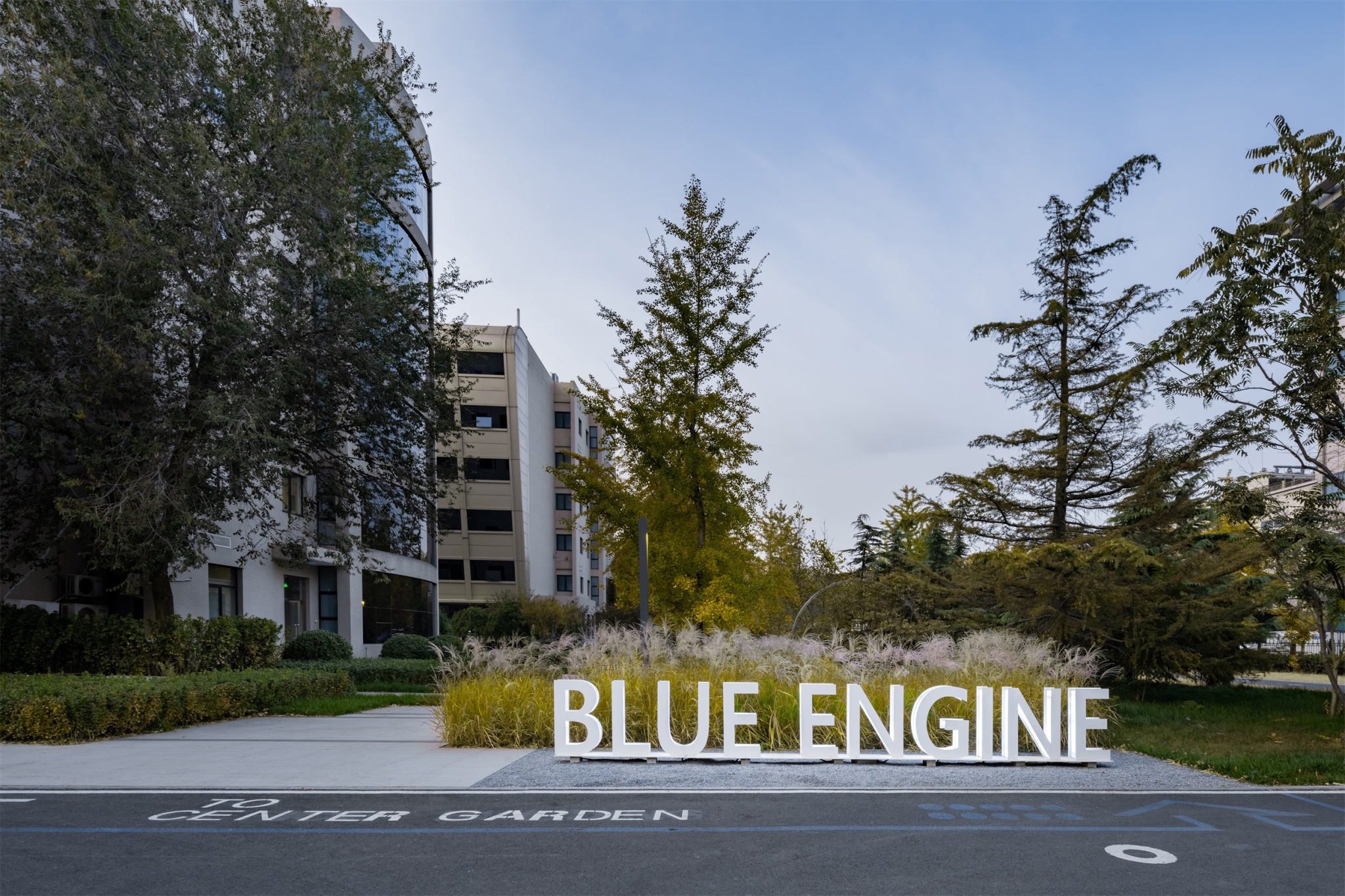 BLUE ENGINE by UMS – mooool