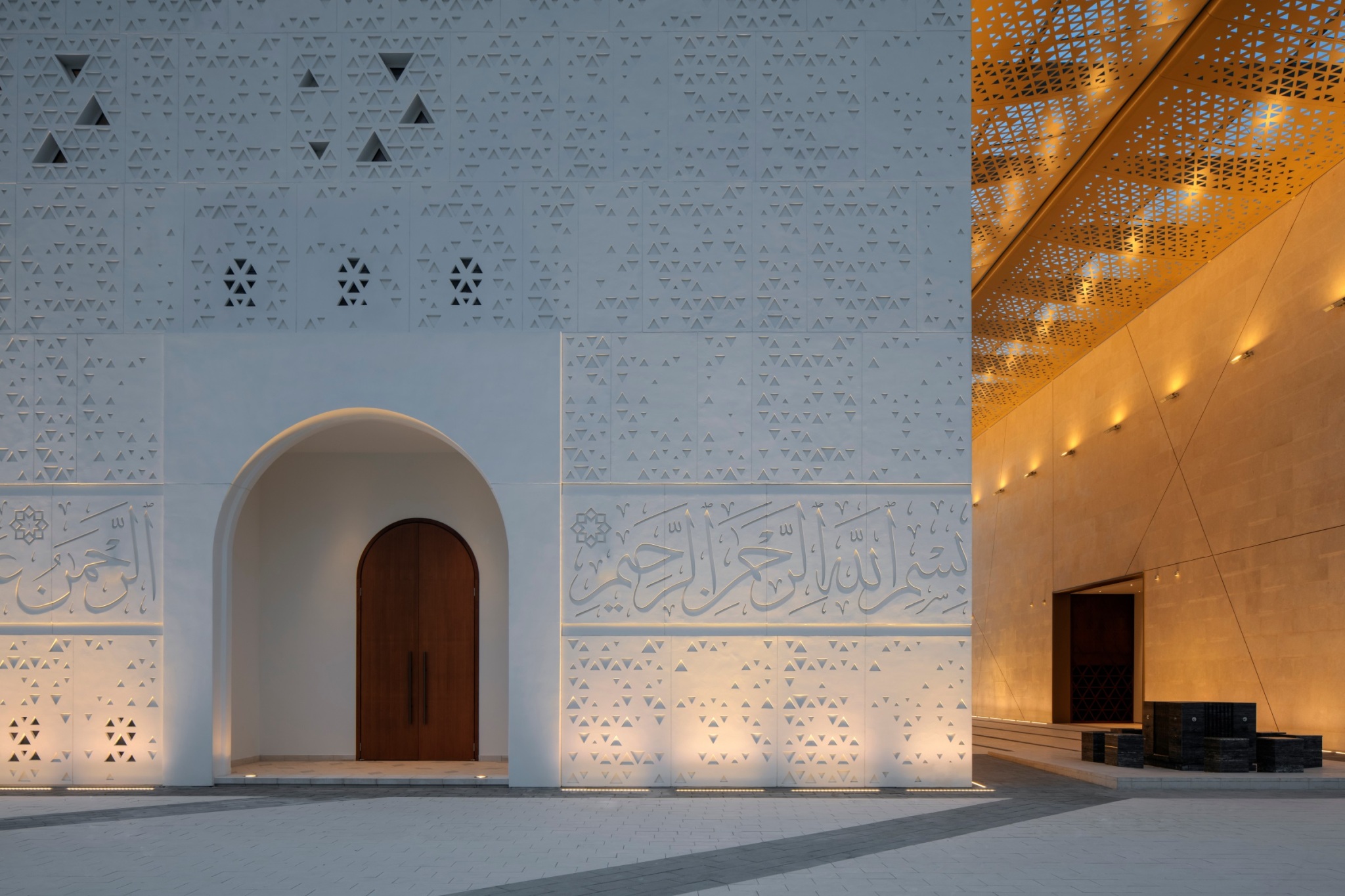 Mosque of the Late Abdulkhaliq Gargash by Dabbagh Architects – mooool