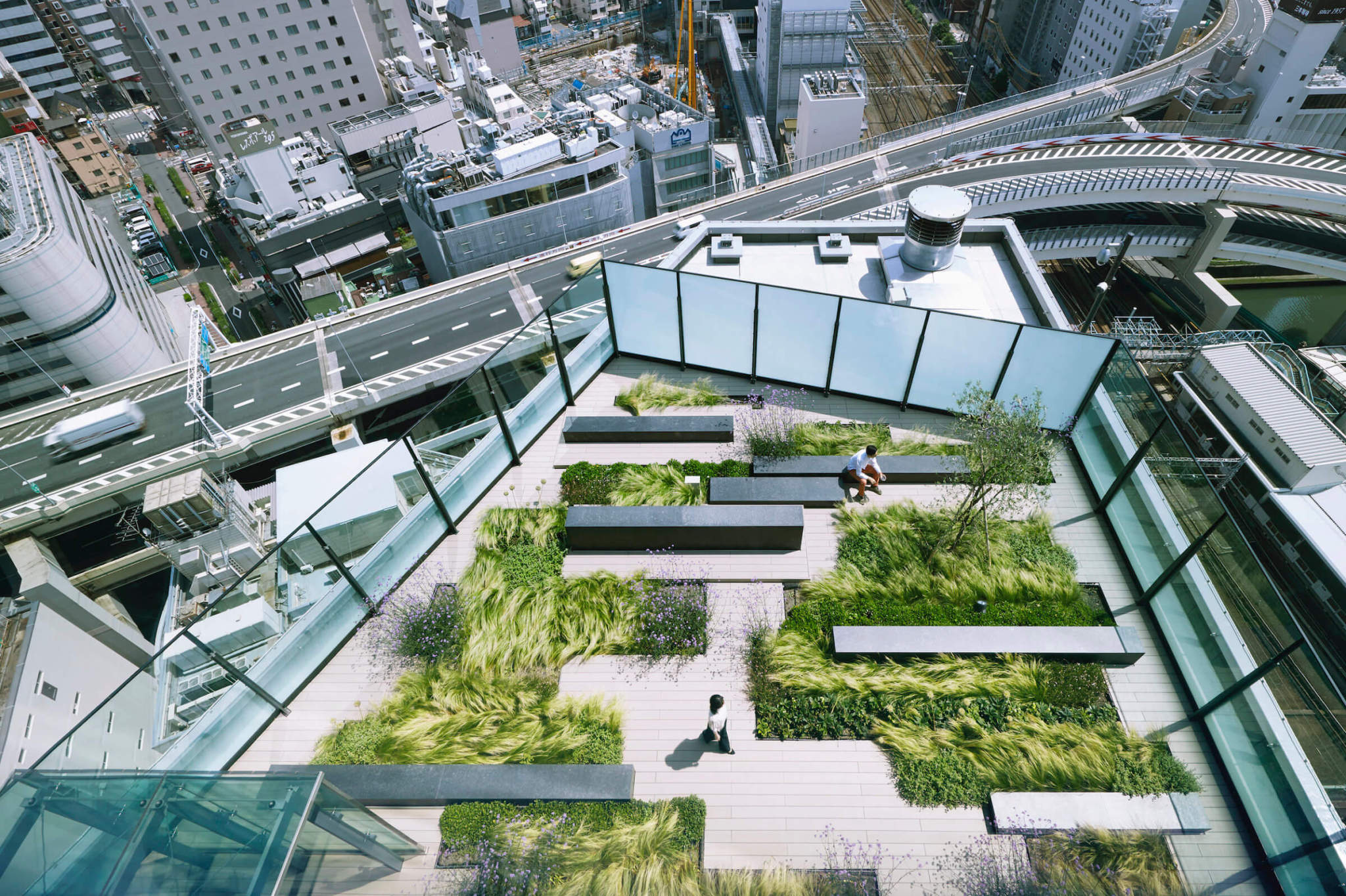 JR Yokohama Tower by STGK Inc. – mooool