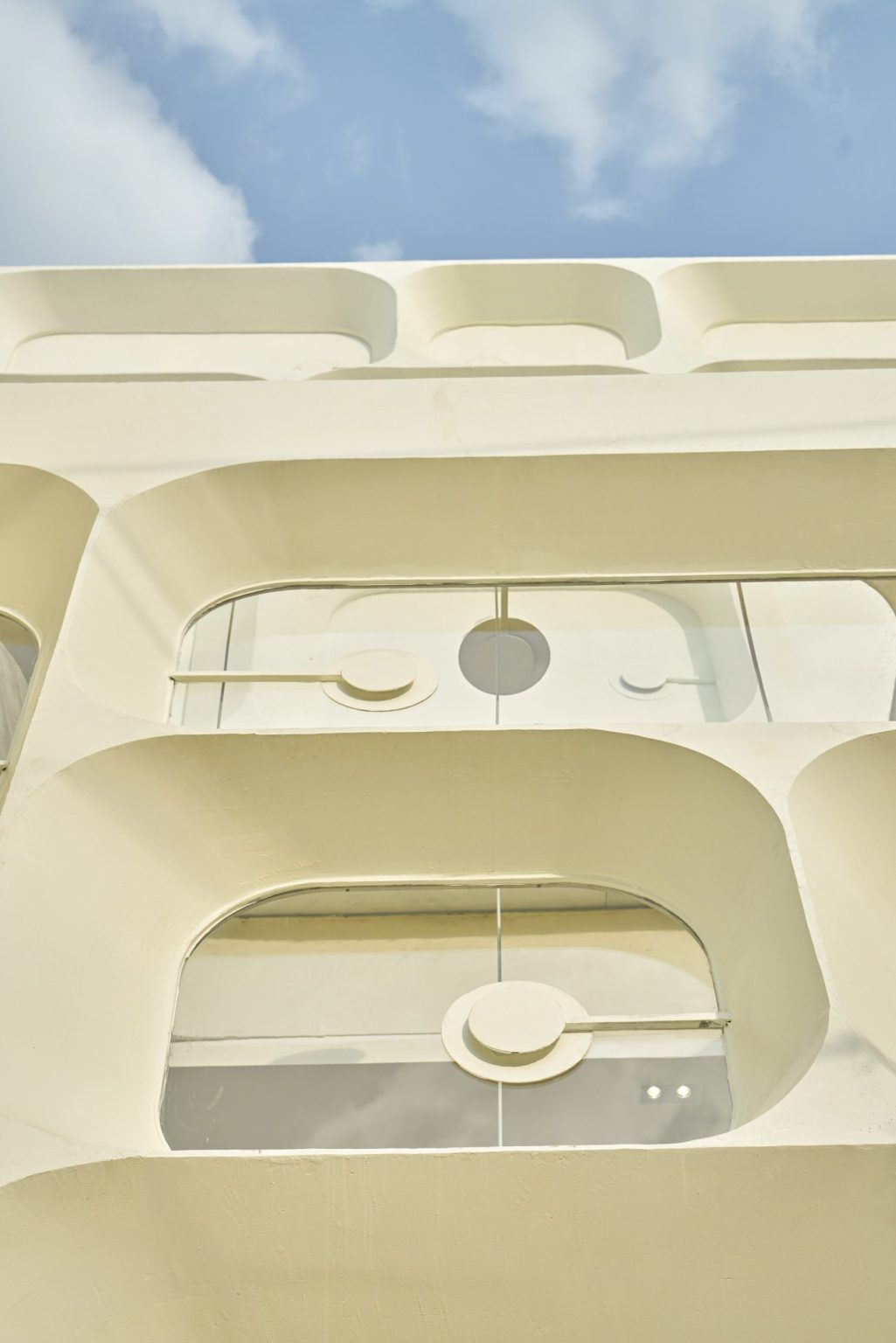 Libe Flagship by Red5studio – mooool