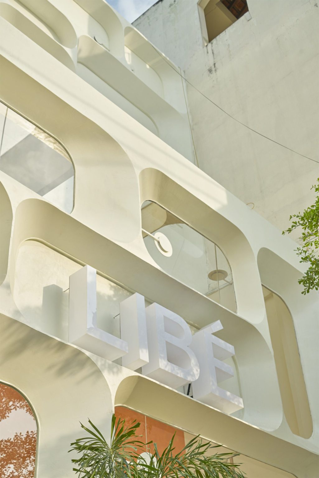 活力四射的Libe旗舰店设计 / Red5studio – mooool木藕设计网