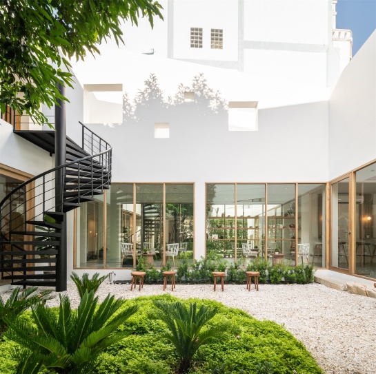 RISU CAFÉ by ForX Design Studio – mooool