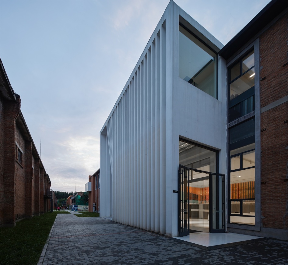 Light Echo TW_Showroom By KiKi Archi – mooool