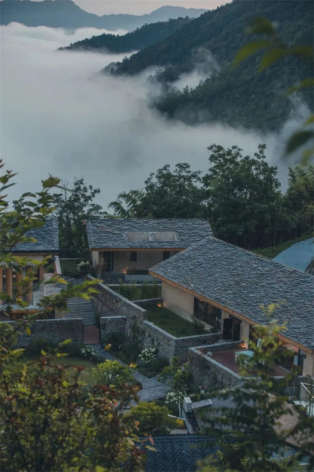 云里小憩，花间造梦，来和婆婆聊聊天 | 隐居乡里·花婆婆民宿花境营造 / 乐梵园艺 – mooool木藕设计网