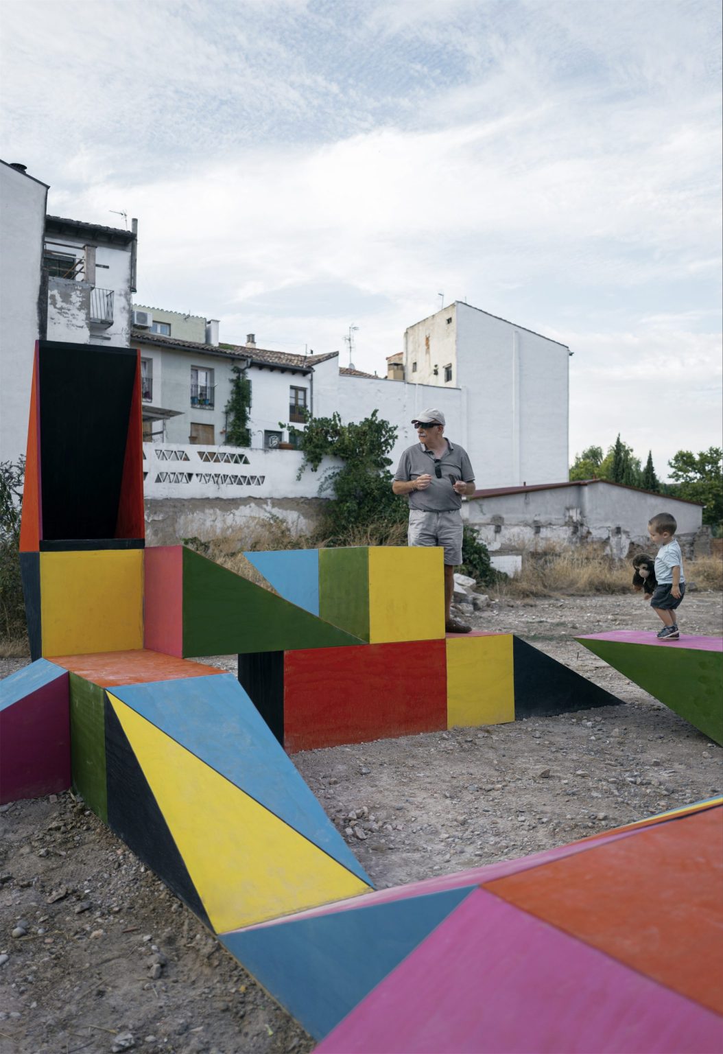 刺激感官的彩色游戏装置 / S K U L L studio – mooool木藕设计网