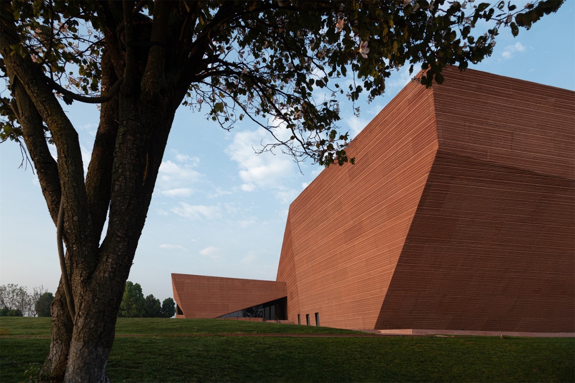 红色石阵，云南东风韵艺术中心 /孟凡浩-line+建筑事务所 & gad – mooool木藕设计网