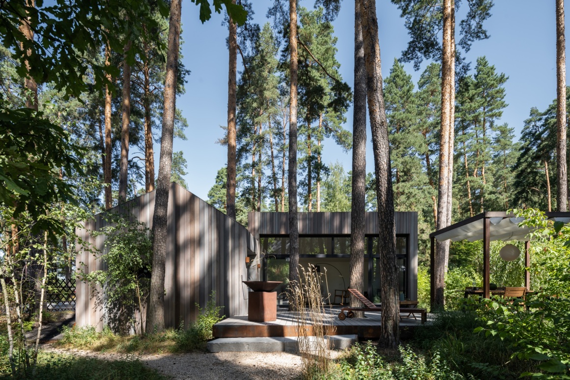 松树林中的休闲小木屋 / Bureau A4 – mooool木藕设计网