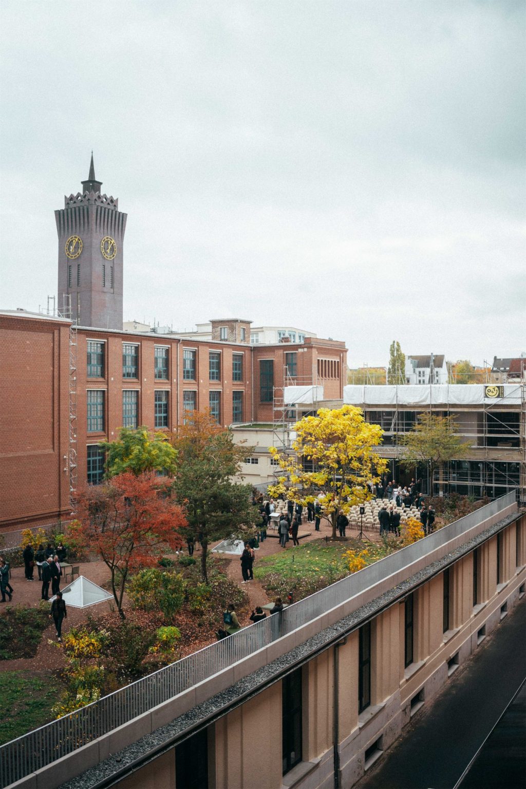 用树木重构建筑，工厂上的屋顶花园 / MEYER-GROHBRUEGGE – mooool木藕设计网