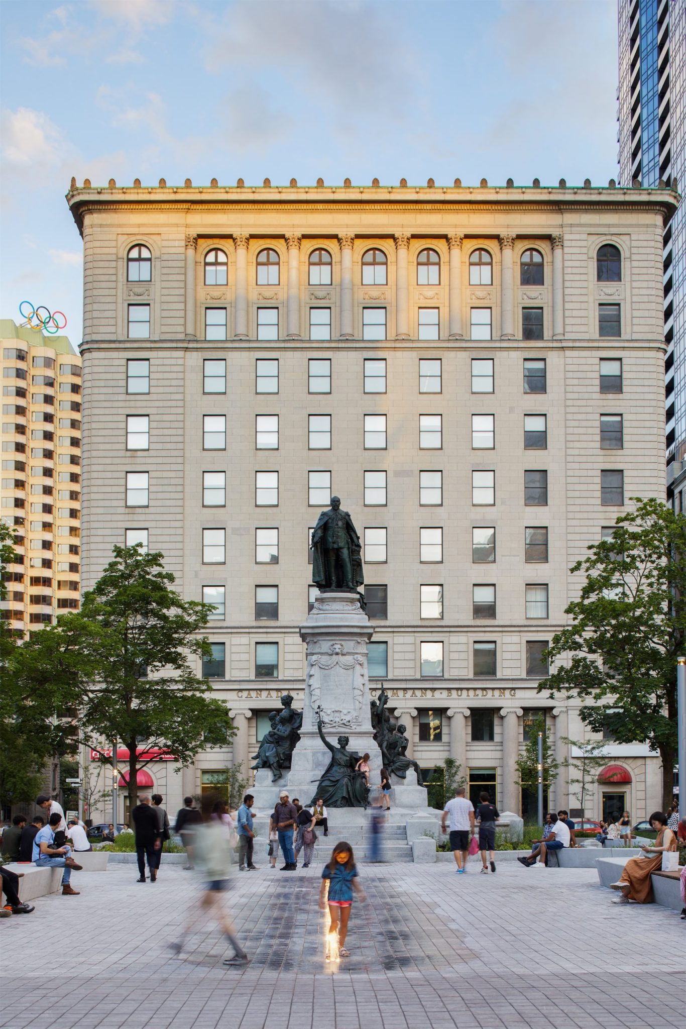 Provencher Roy Transforms Sainte-Catherine St. West into Pedestrian Hub ...