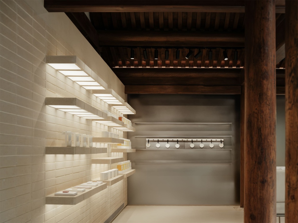 Renovation Design Of Traditional Chinese Quadrangle House by F.O.G ...