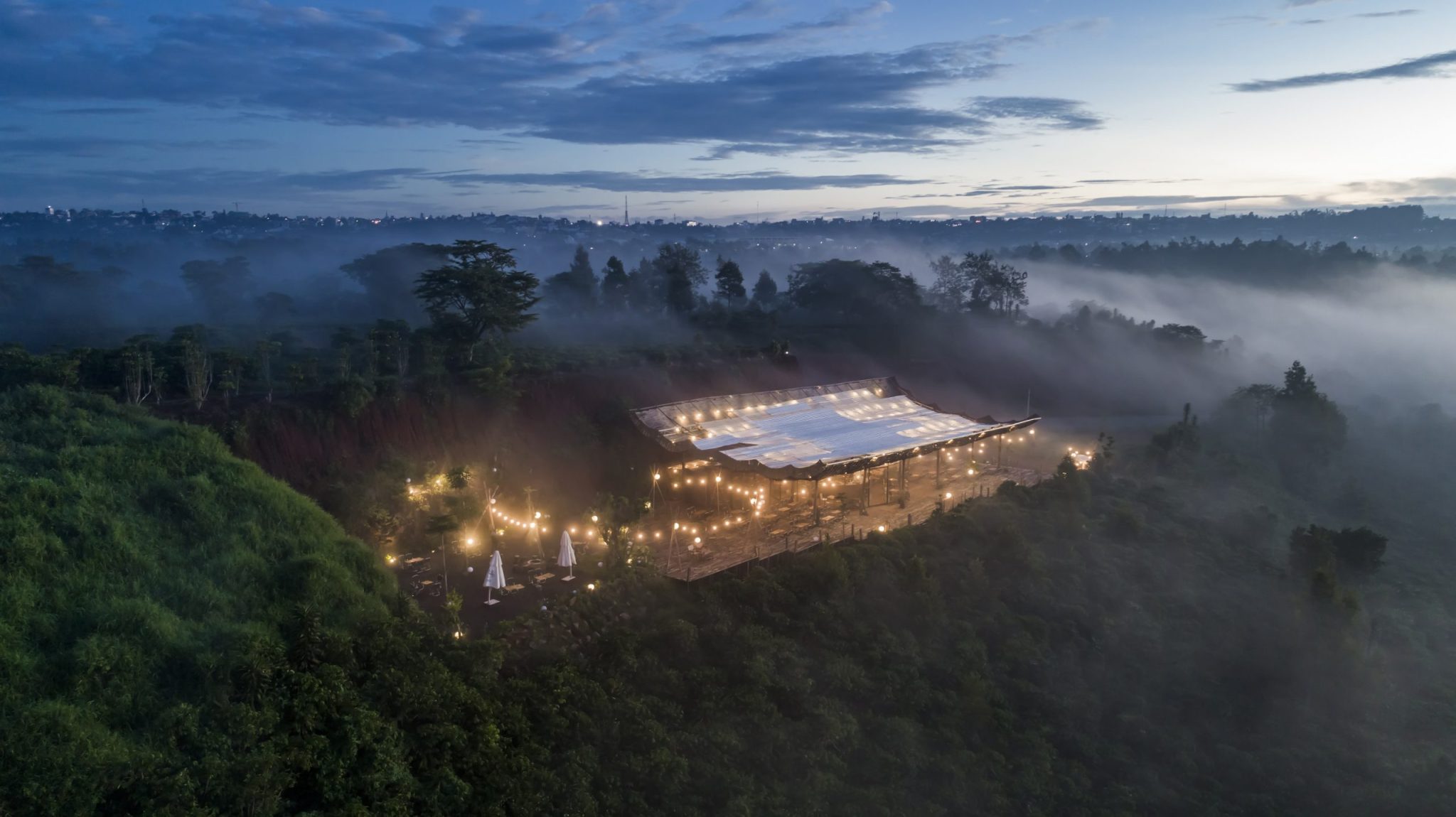 于自然中获取喘息之机，Nguyên咖啡馆 / The Bloom Architects – mooool木藕设计网