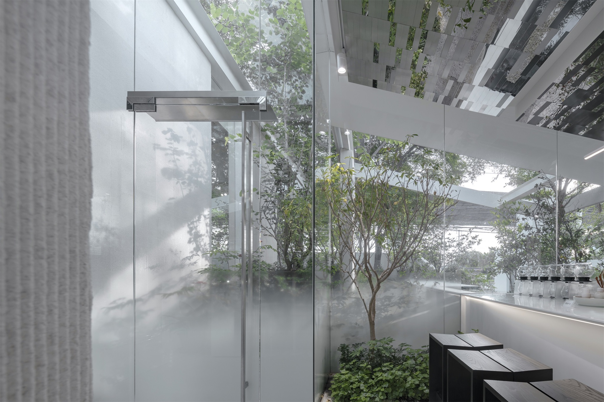 曼谷邦纳，NANA咖啡店环境设计 / IDIN Architects – mooool木藕设计网