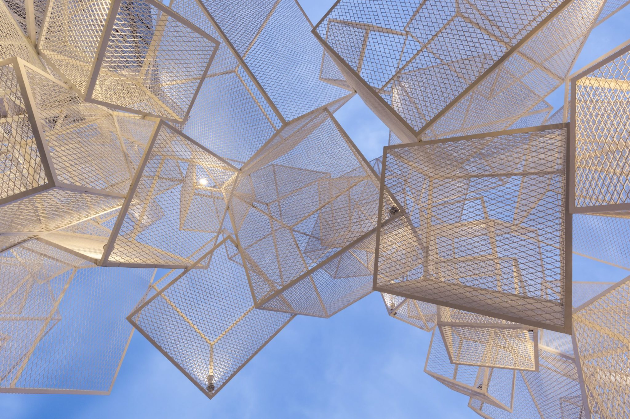 印度杜尔迦女神节临时装置，受困的飞鸟 / Abin Design Studio – mooool木藕设计网