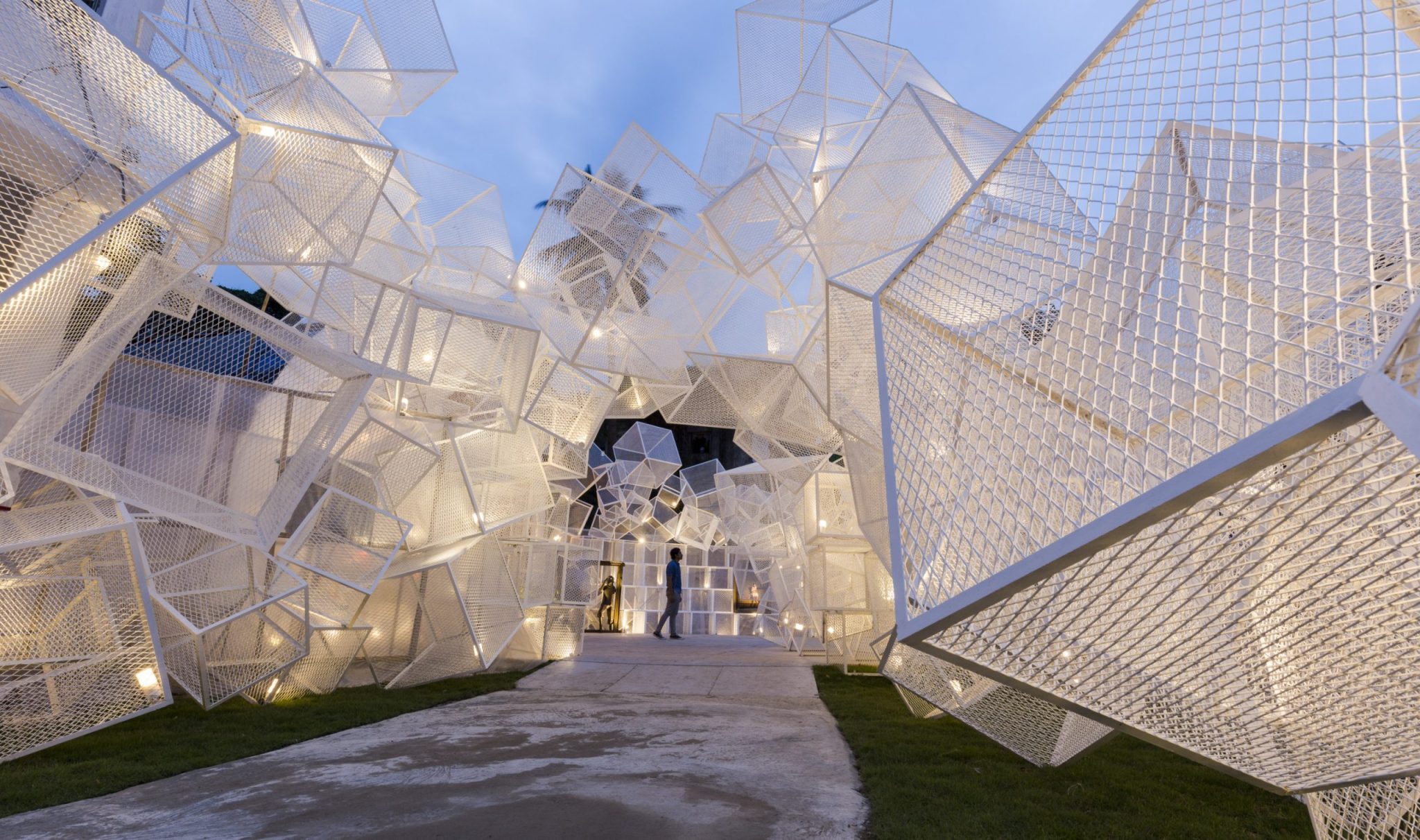 印度杜尔迦女神节临时装置，受困的飞鸟 / Abin Design Studio – mooool木藕设计网