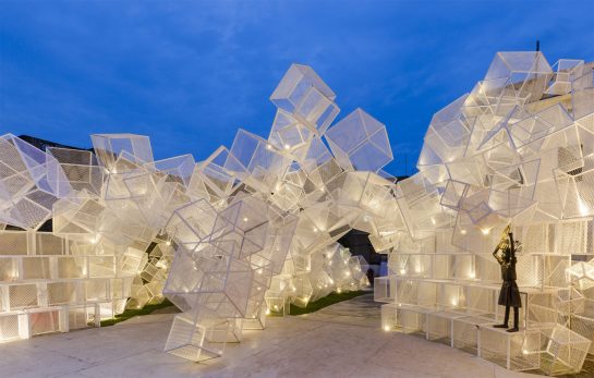 印度杜尔迦女神节临时装置，受困的飞鸟 / Abin Design Studio – mooool木藕设计网