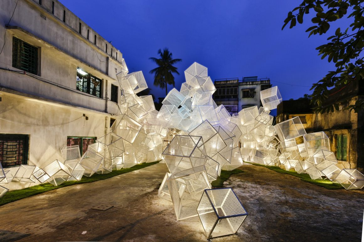 印度杜尔迦女神节临时装置，受困的飞鸟 / Abin Design Studio – mooool木藕设计网