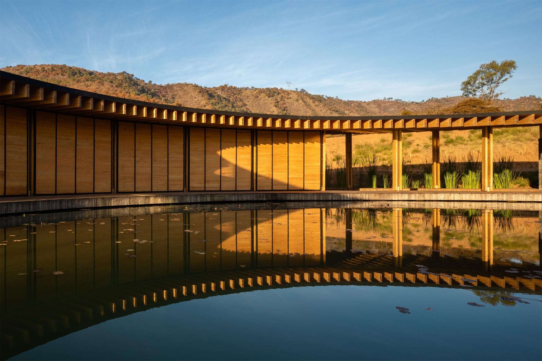 VALLE SAN NICOLÁS – CLUBHOUSE by Sordo Madaleno Arquitectos – mooool