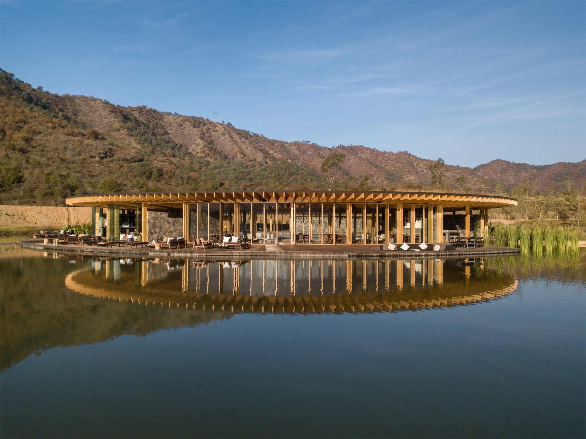 VALLE SAN NICOLÁS – CLUBHOUSE by Sordo Madaleno Arquitectos – mooool
