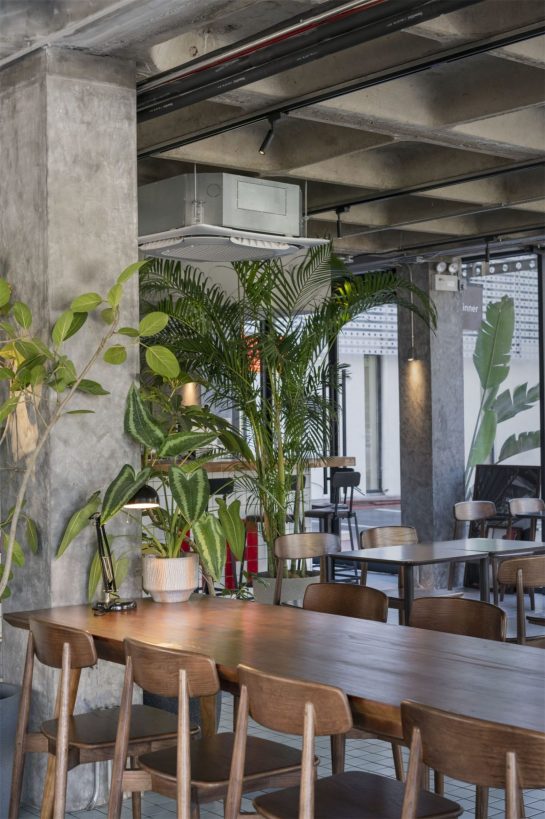 停车场里的东城MIX岛日咖夜酒集合店，北京 / DAGA大观建筑 – mooool木藕设计网