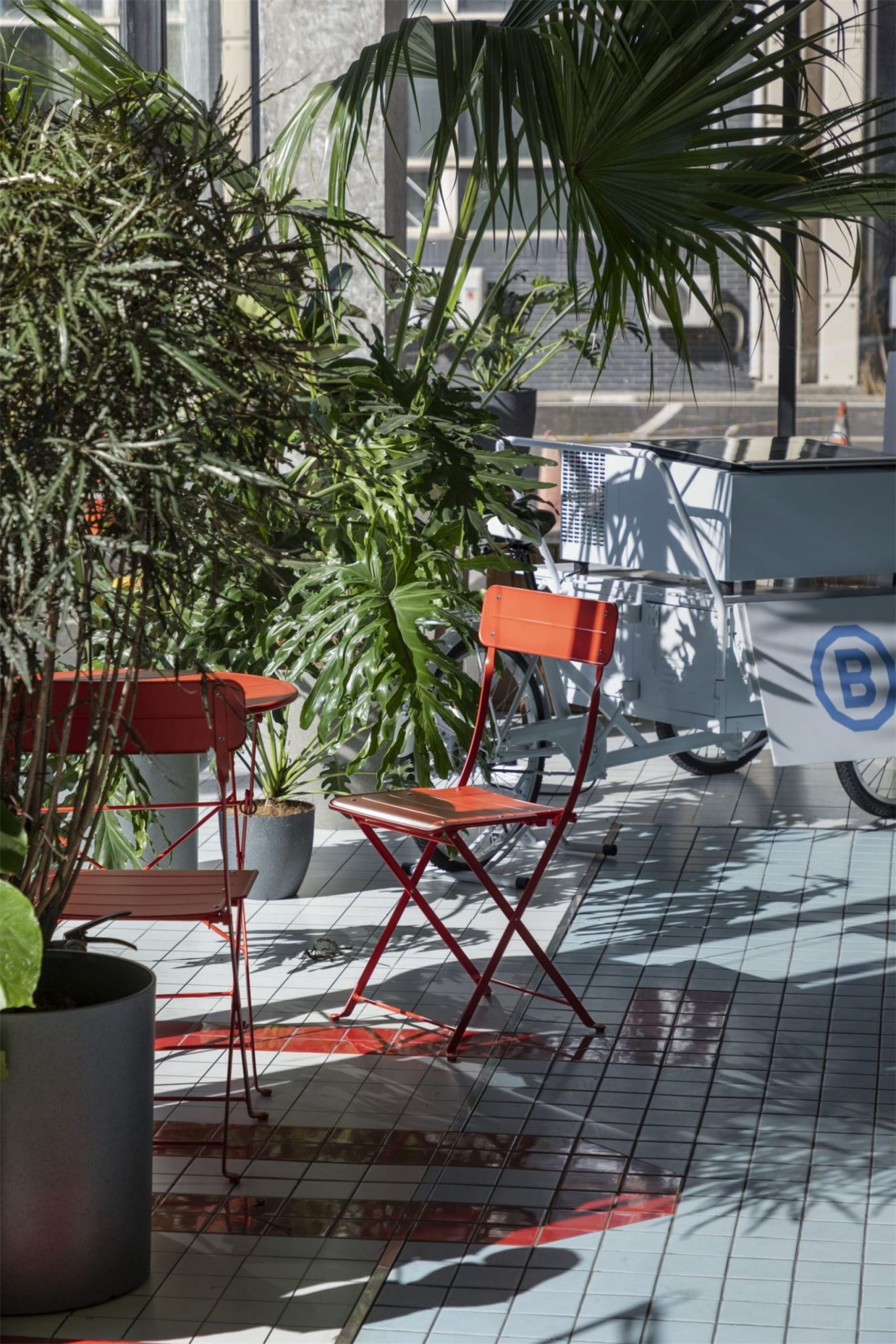 停车场里的东城MIX岛日咖夜酒集合店，北京 / DAGA大观建筑 – mooool木藕设计网