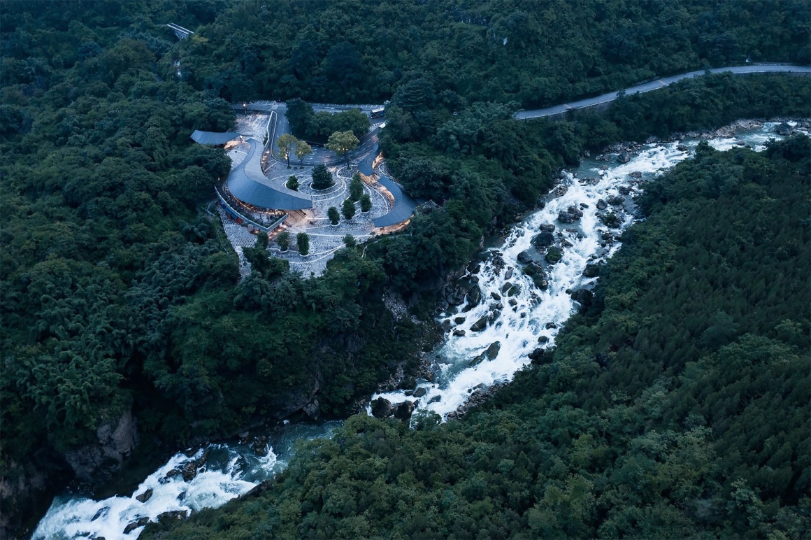 Huangguoshu Waterfall/Star Bridge Scenic Area Entrance Visitor Center ...