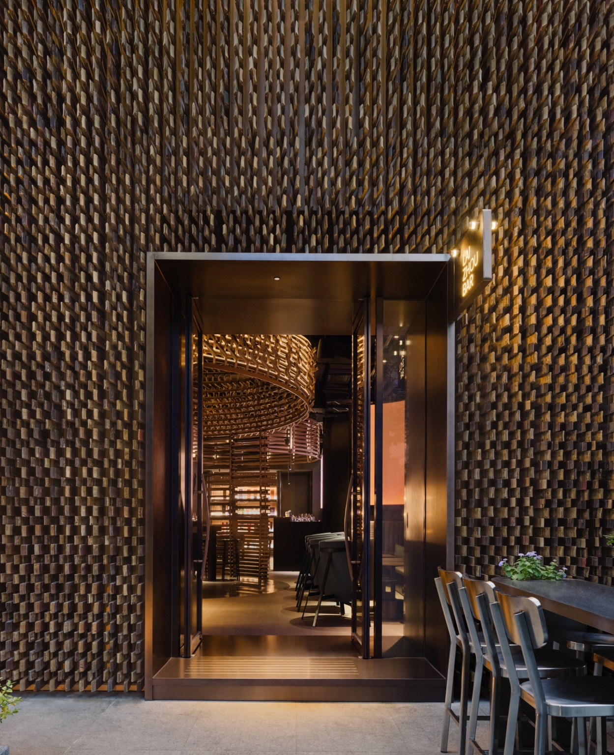 Laizhou Bar, Shanghai by RooMoo studio – mooool
