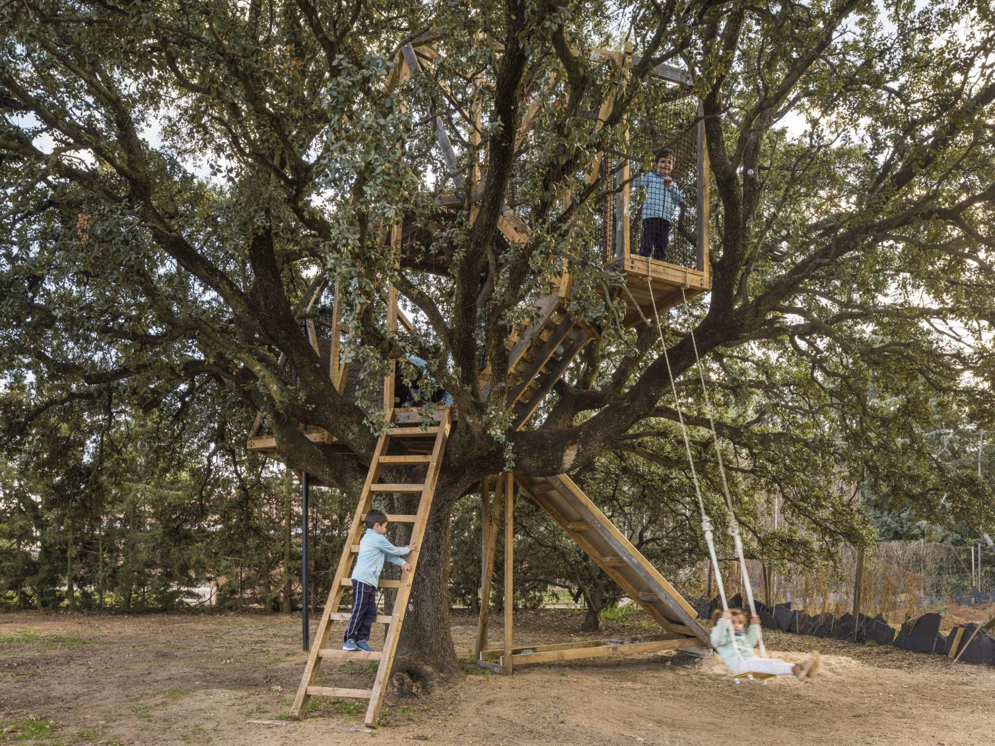 Tree House for children by Ignacio Borrego Architects – mooool