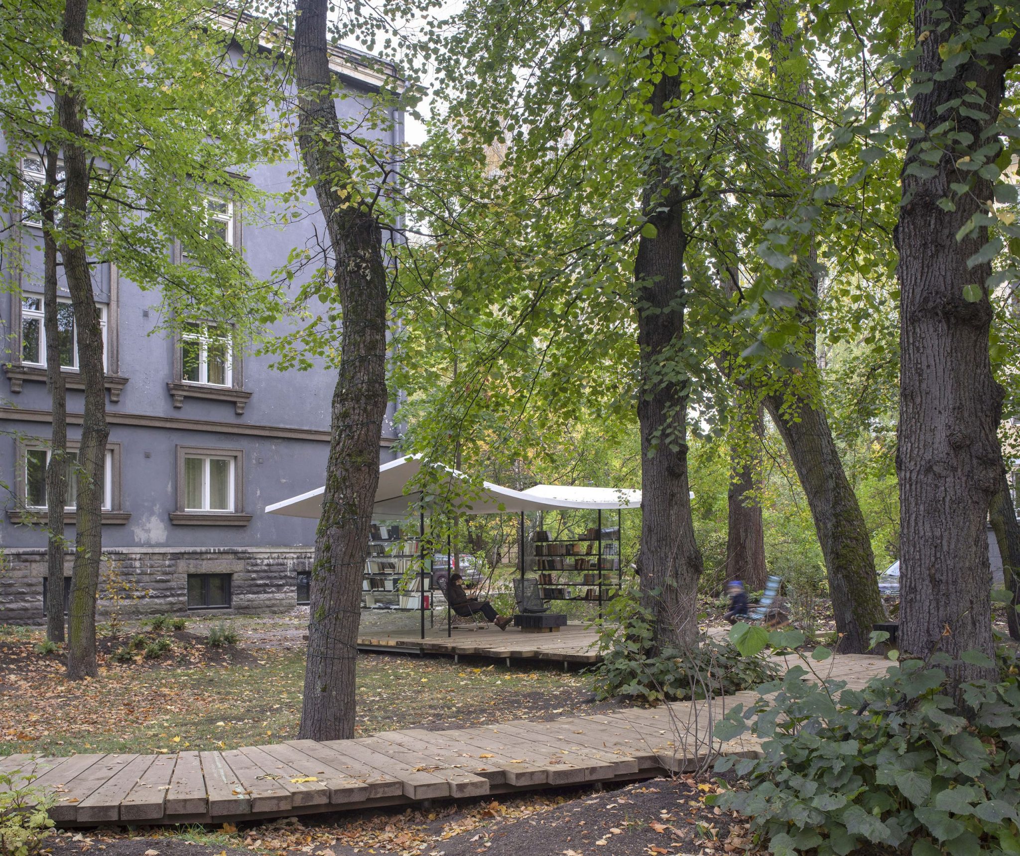 爱沙尼亚社区阅读亭 · 白色书页 / Ninja Stuudio – mooool木藕设计网