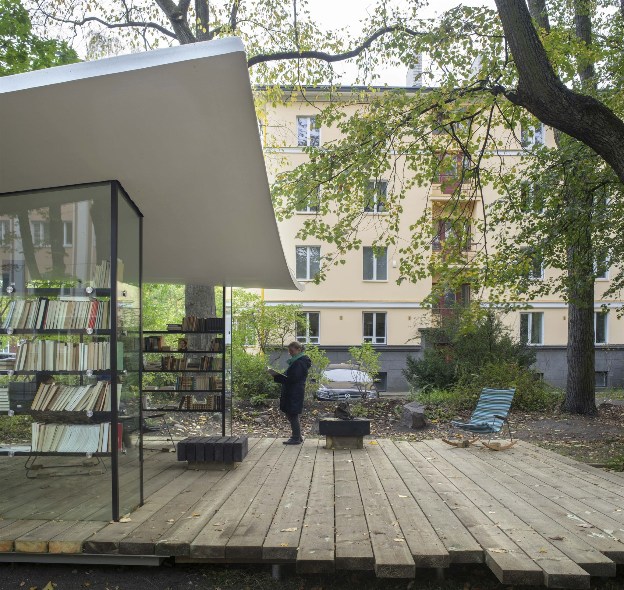 爱沙尼亚社区阅读亭 · 白色书页 / Ninja Stuudio – mooool木藕设计网