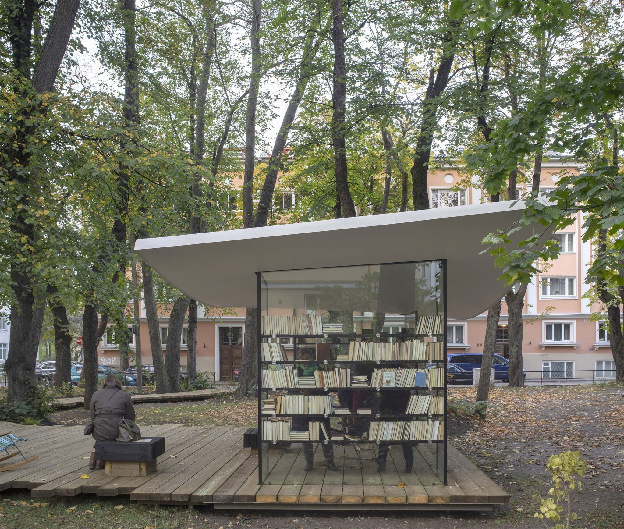 爱沙尼亚社区阅读亭 · 白色书页 / Ninja Stuudio – mooool木藕设计网