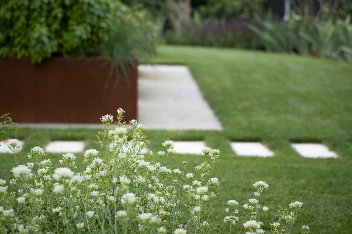 Private garden on the hills by Pool landscape – mooool
