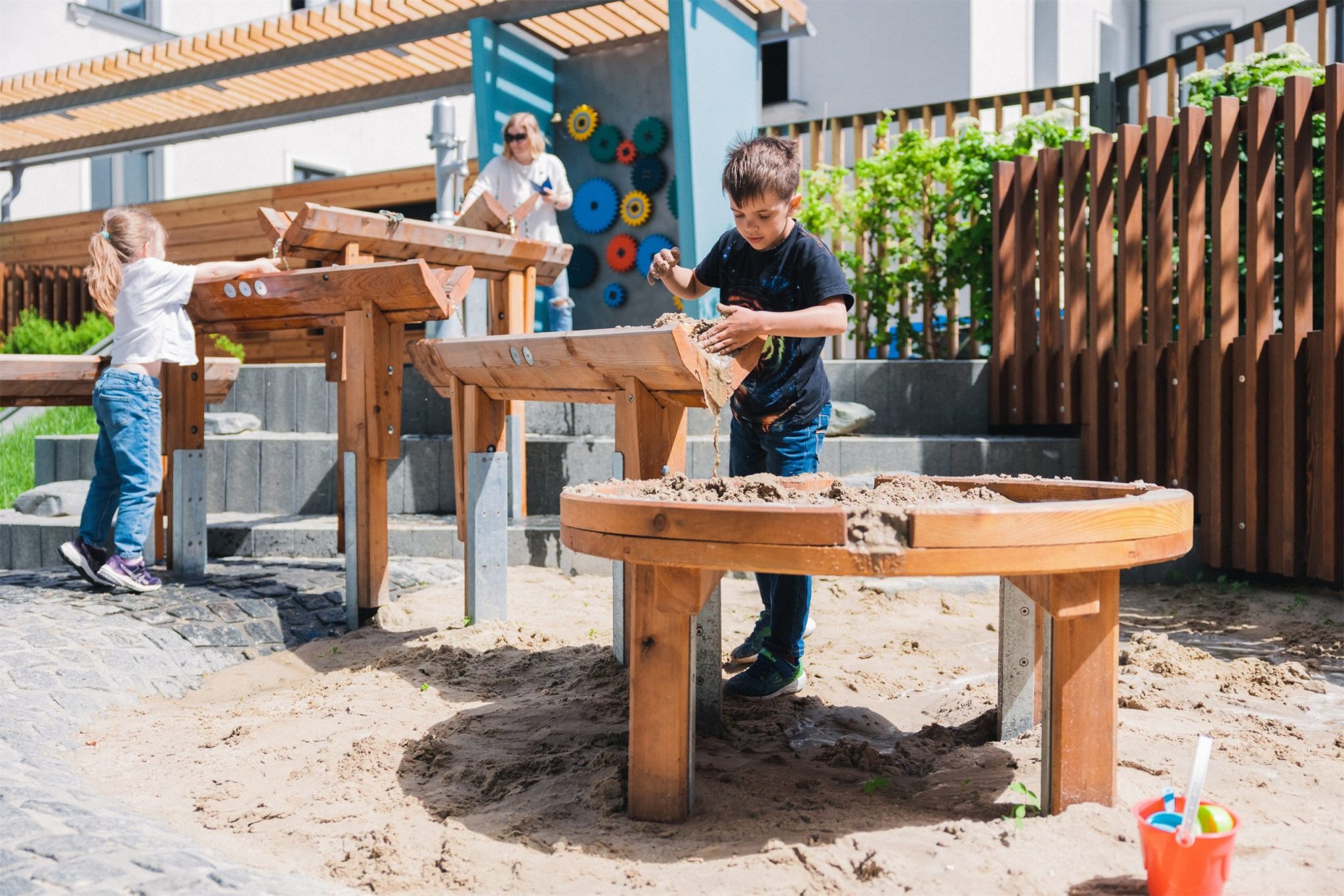 在有限的空间内打造多功能的“儿童实验室” / AFA Group – mooool木藕设计网