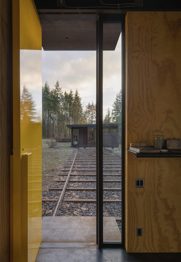 铁轨上的移动办公室，重新定义居家与办公 / Olson Kundig – mooool木藕设计网