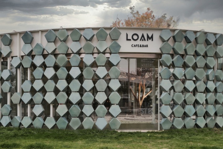 Walking to the green maple by STUDIO8 – mooool