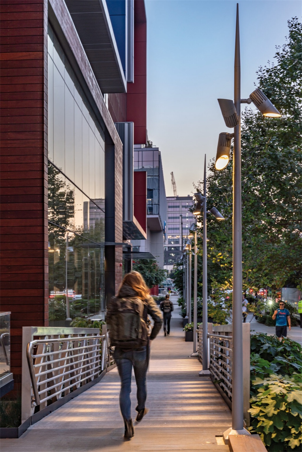 “Breathing” park-like block landscape, building open and shared ...