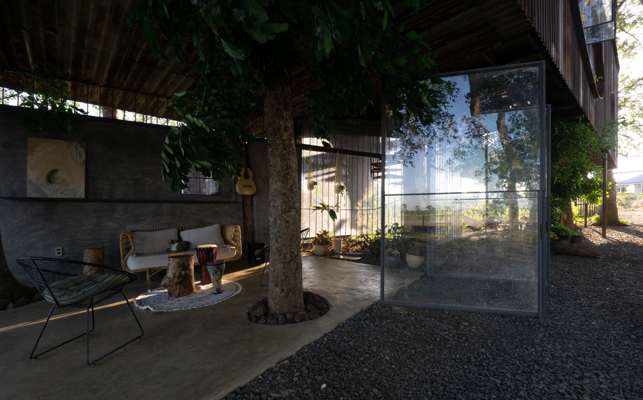 湖边的树屋，承载童年的美好时光 / H2 – mooool木藕设计网