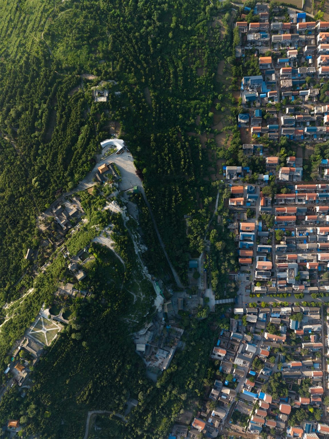 咕咕来仪，大伾山上的悬崖驿站 / 繁星建筑工作室 – mooool木藕设计网