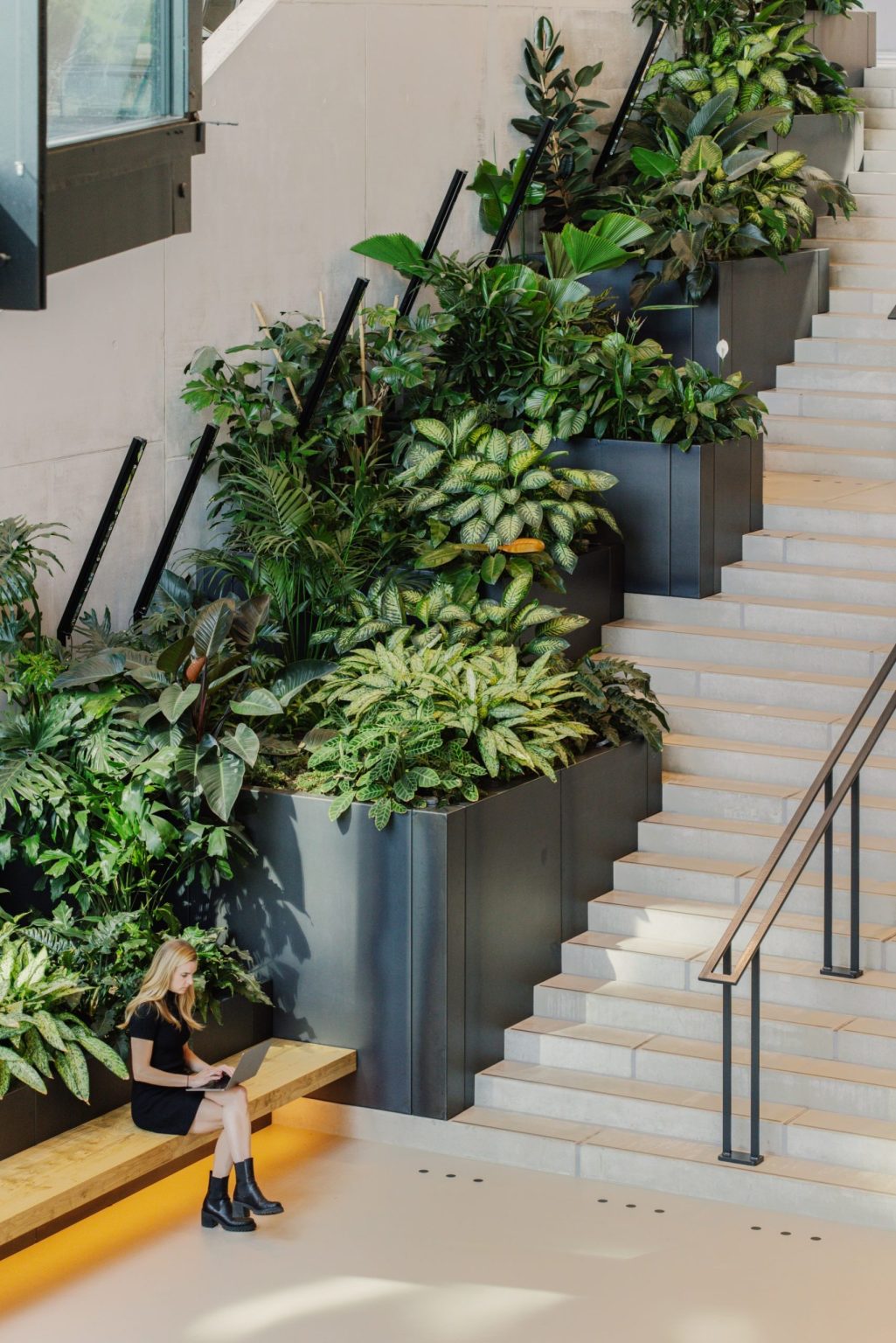 Booking.com Campus by HofmanDujardin + UNStudio – mooool