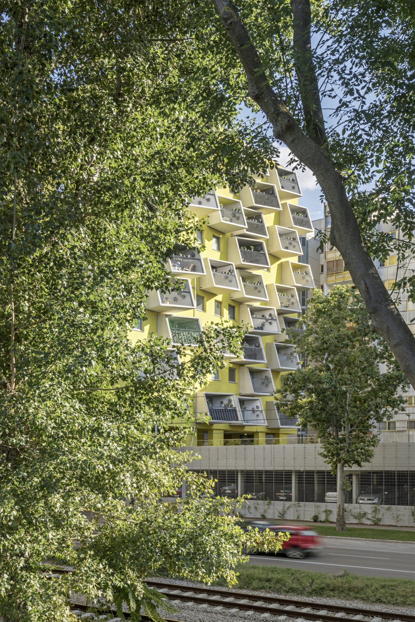 New public housing for Vienna on Handelskai Karlheinz Hora Hof by ...