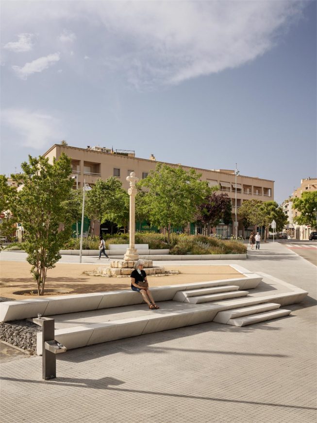 利用铁轨覆盖层打造的大型城市公园 / Batlleiroig – mooool木藕设计网