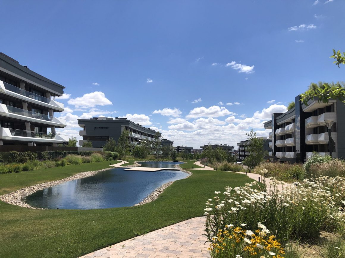 野趣自然 | 马德里 Casablanca 住宅区景观设计/ laND30 – mooool木藕设计网