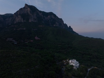 与大山的对话，云台山·云岚逅院 / 阡上景观 – mooool木藕设计网
