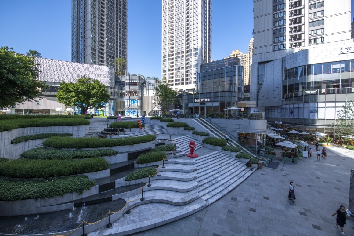 重庆万象城二期：山城溶溶，万象榕容 / PLAND博度景观设计 – mooool木藕设计网